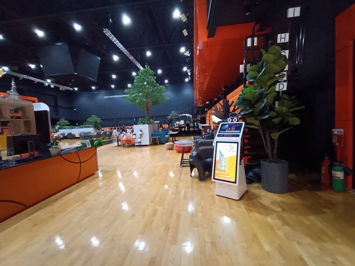 GFAI ให้การสนับสนุนหุ่นยนต์ต้อนรับ T1 ในงาน คอนเสิร์ตปีใหม่ Mono 29